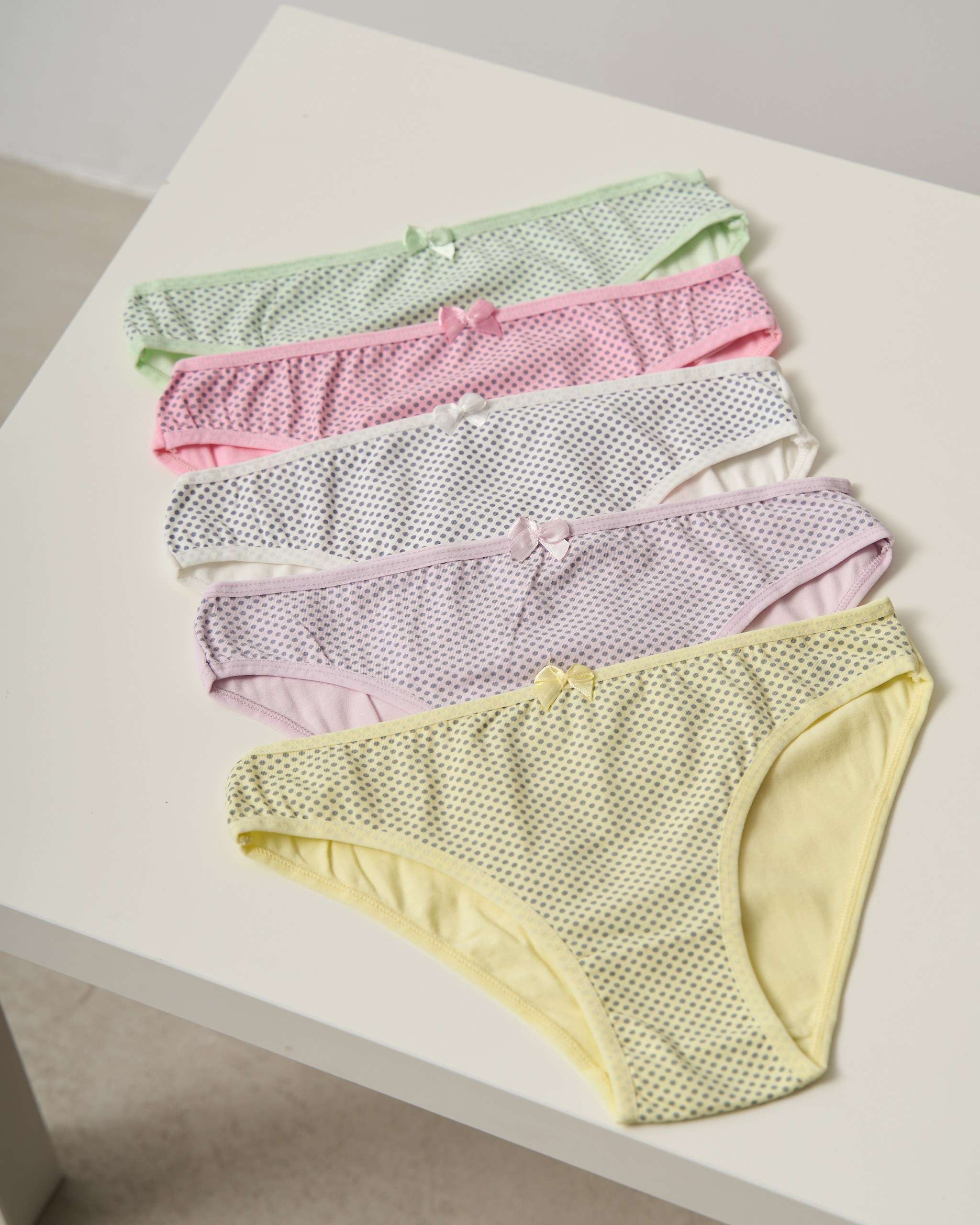 Жіночі кольорові трусики - в стильний горошок (113260) недорого, ціна ...